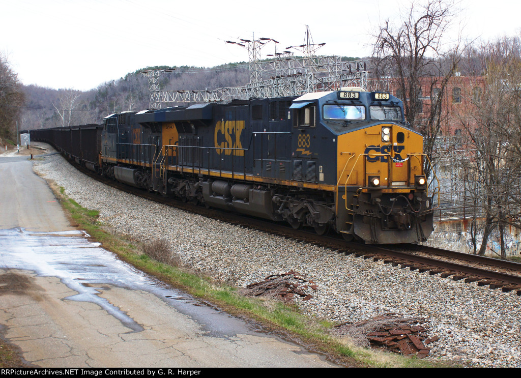 CSXT 883 leads a DPU train past the Reusens hydro facility. T10522